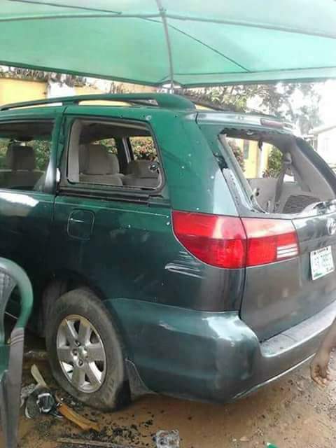 BREAKING! Policemen Storm Nnamdi Kanu’s House Again [Photos]