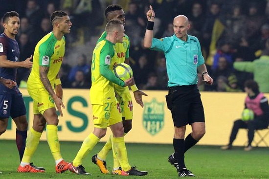 Angry Referee Kicks a Player Before Giving Him a Red Card [Photos]