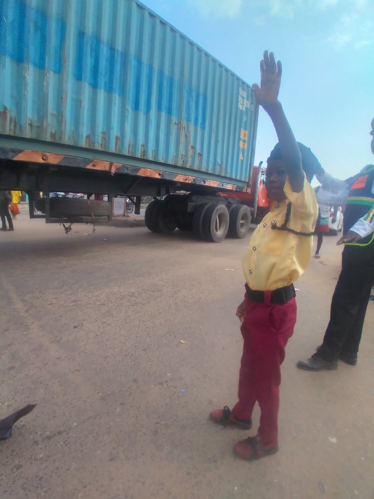 Mother dresses her child in LASTMA uniform to fulfil her dream, allows ...