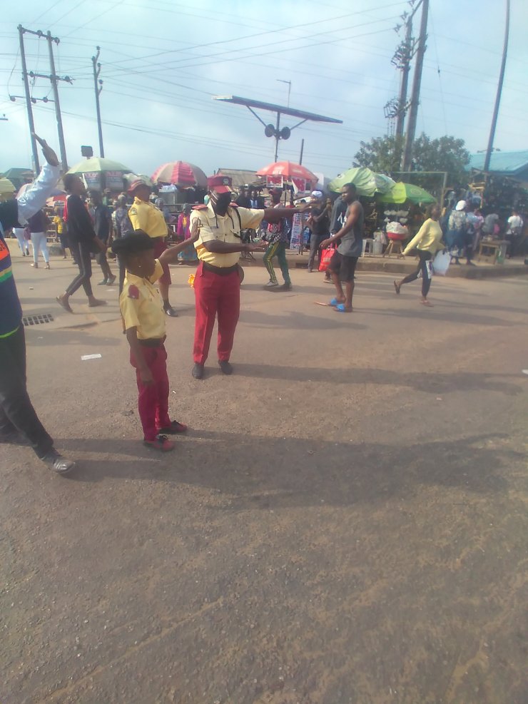 Mother dresses her child in LASTMA uniform to fulfil her dream, allows ...