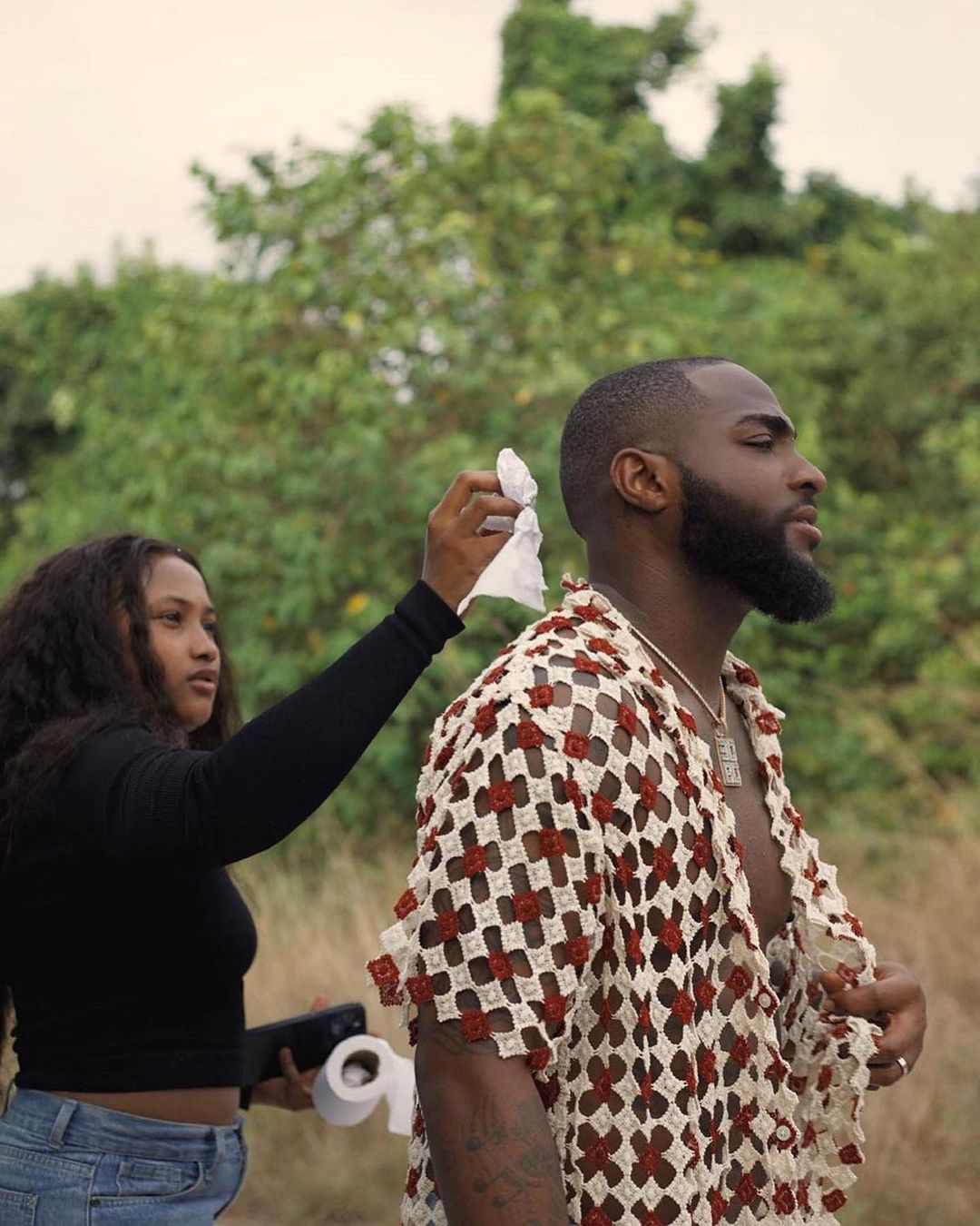 Reactions as Davido’s lookalike hits the forest with his guys to ...