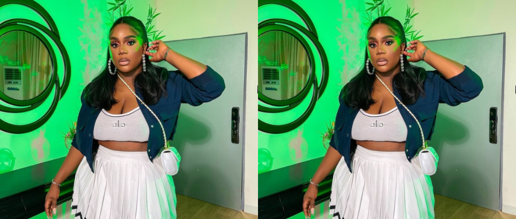 Netizens React After Nons Miraj Rejects Gift From Fan Over Packaging ...